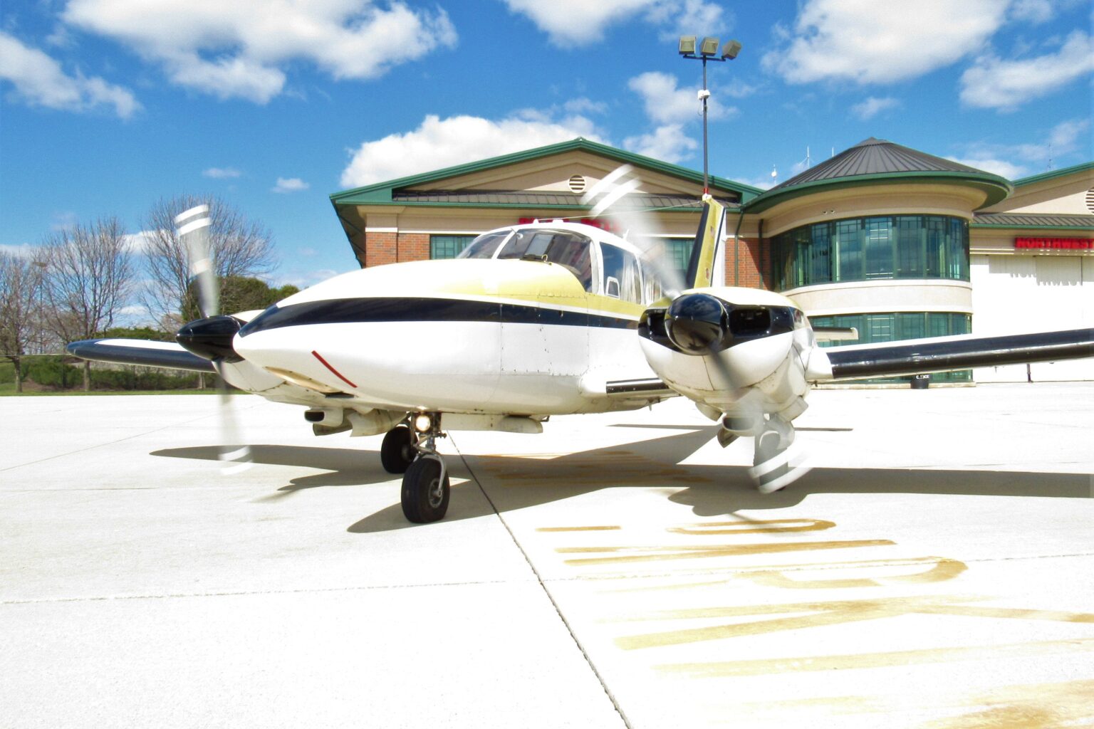 1973 Piper Aztec E N40242 | AirplanesUSA